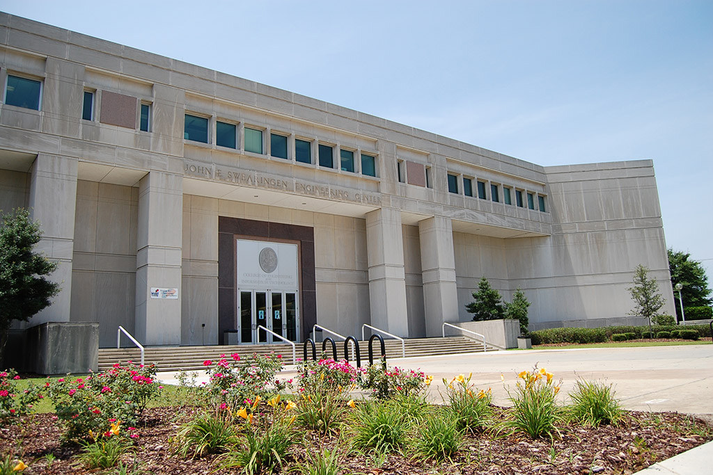 Student Spaces - Molinaroli College of Engineering and Computing ...